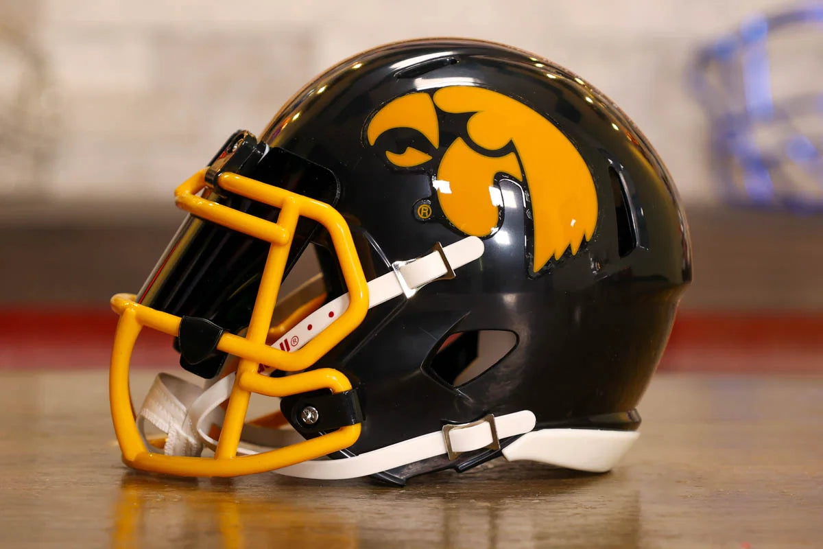 Iowa Hawkeyes Riddell Speed Mini Helmet - GG Edition – Green Gridiron, Inc.