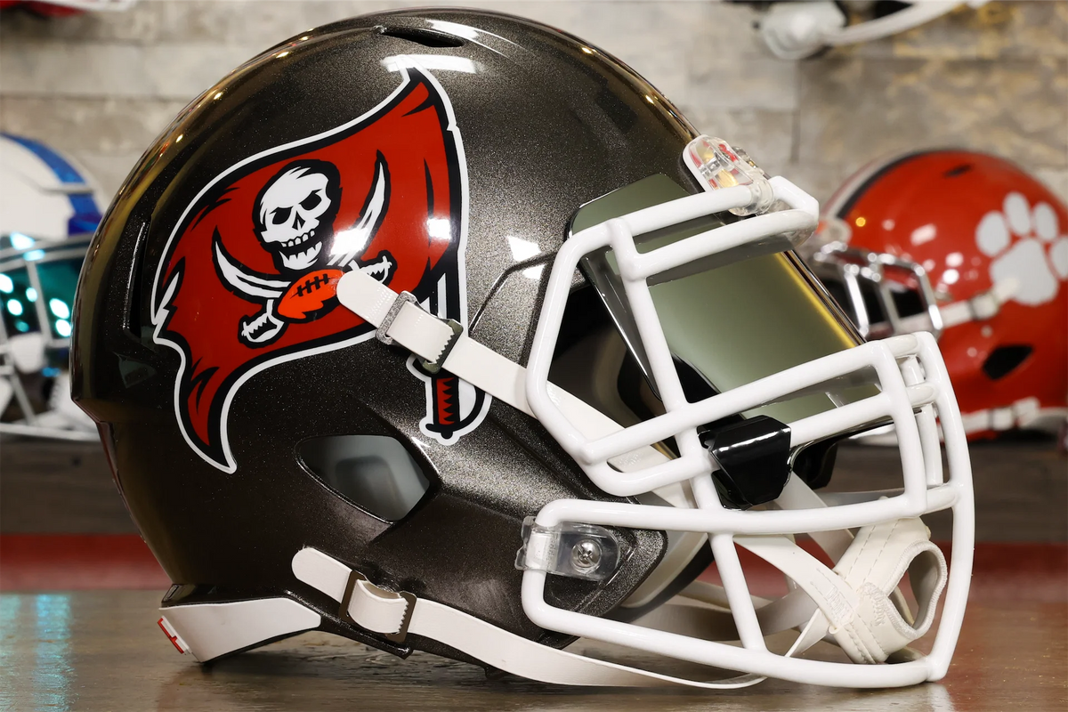 Tampa Bay Buccaneers Riddell Speed Display Helmet - GG Edition – Green ...