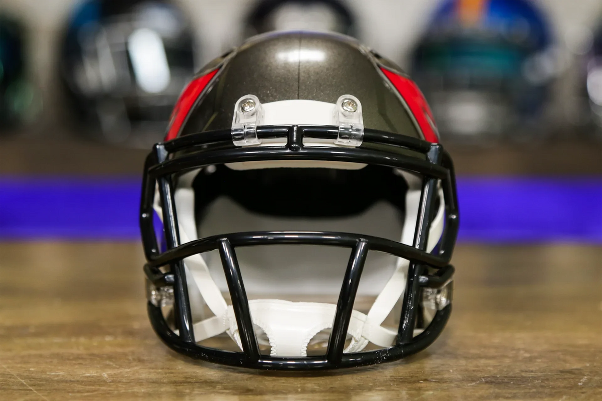 Tampa Bay Buccaneers Riddell Speed Mini Helmet – Green Gridiron, Inc.
