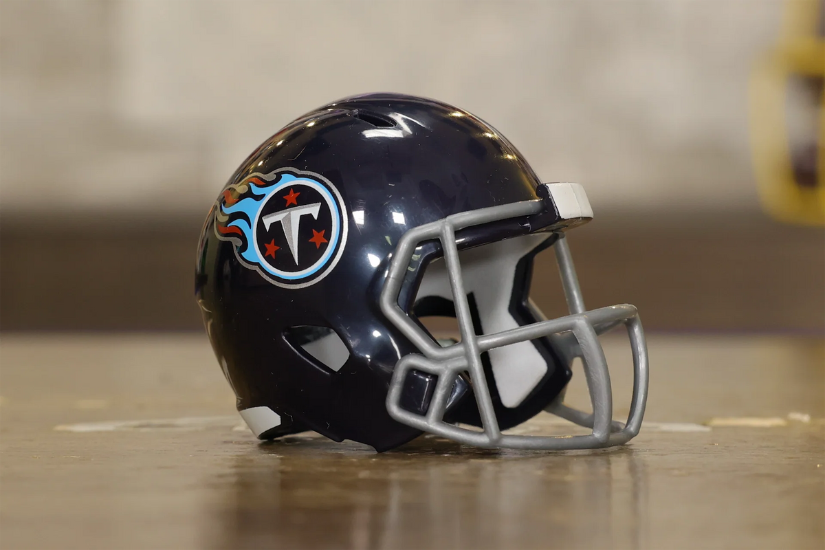 Tennessee Titans Riddell Speed Pocket Pro – Green Gridiron, Inc.