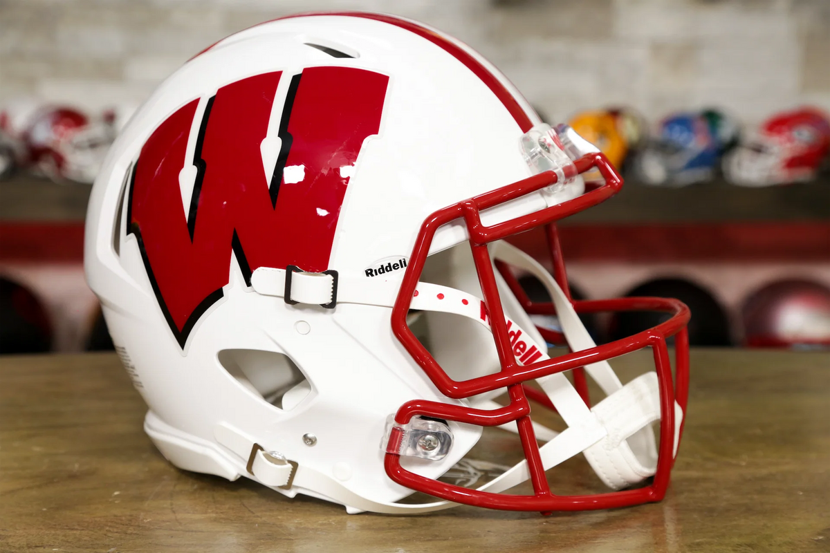 Wisconsin Badgers Riddell Speed Authentic Helmet – Green Gridiron, Inc.